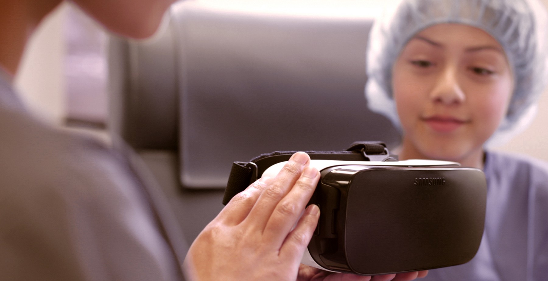 Improving Patient Recovery with Applied Virtual Reality - Samsung US Newsroom