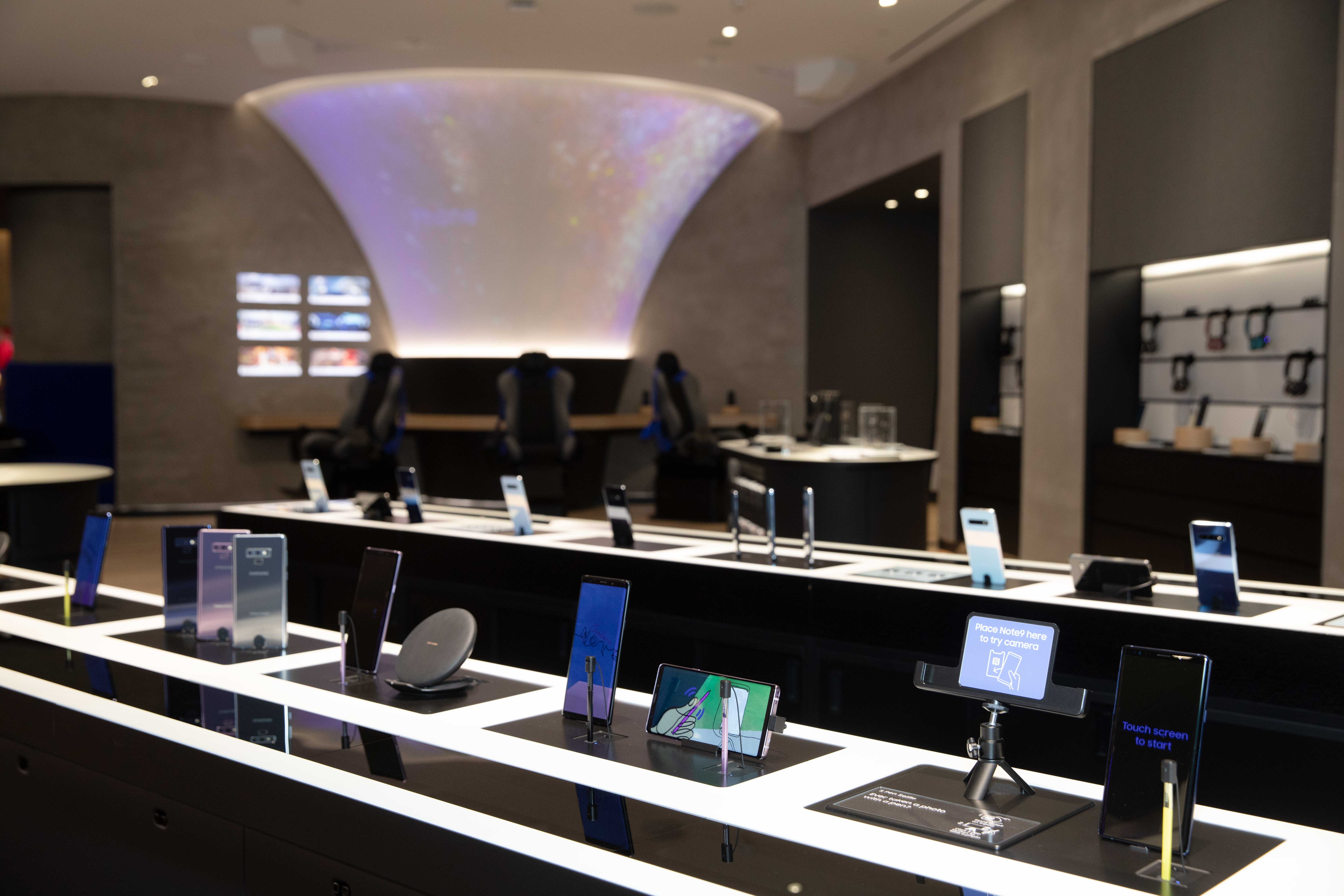 Celebrate 10 Years of Galaxy at Samsung’s New Experiential Retail ...