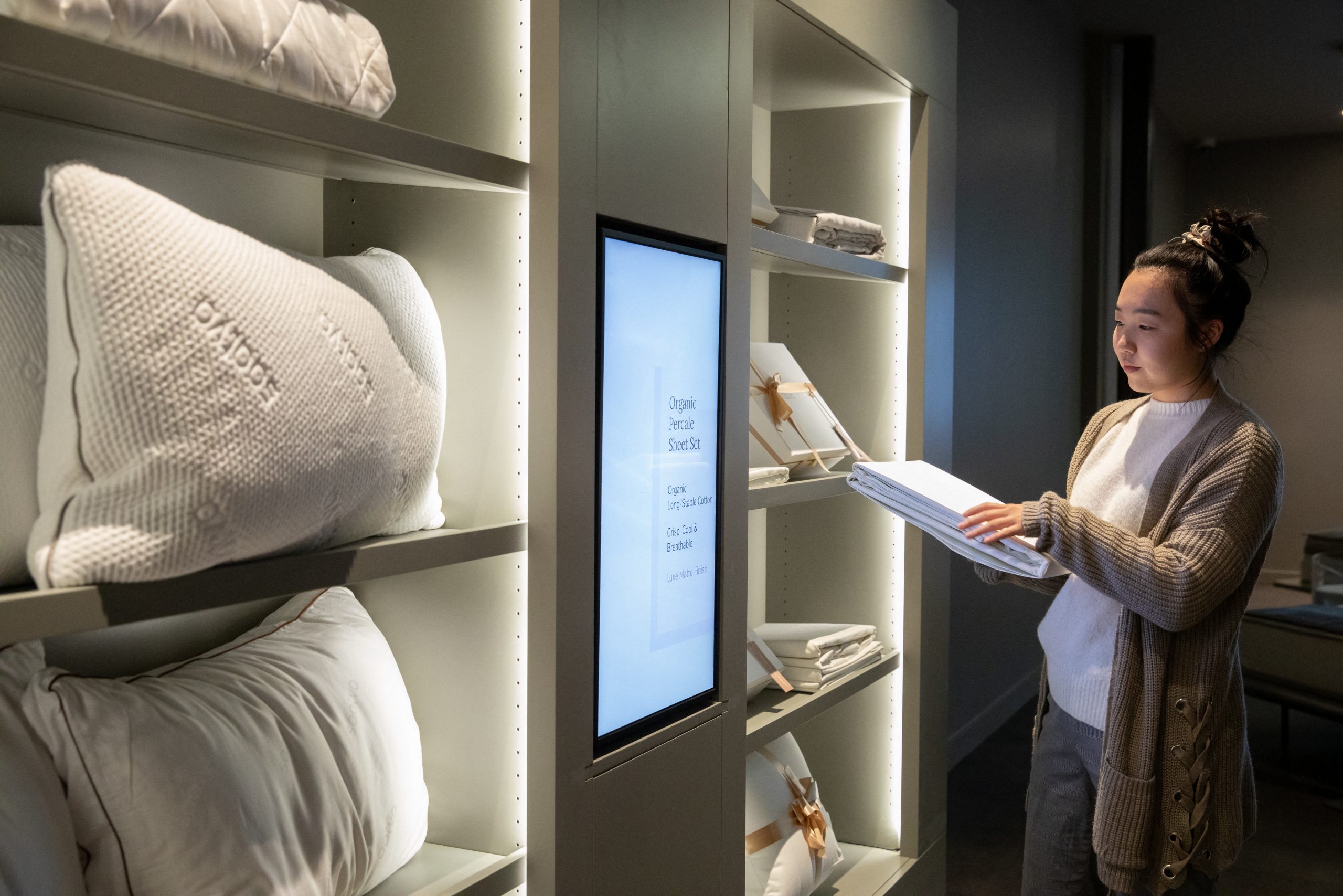 Samsung Display technology powers Saatva’s Modern Retail Experience in ...